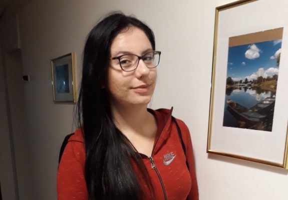 Milica Savić, mlada književnica: Piše romane i sanja medicinu! - Srpskacafe