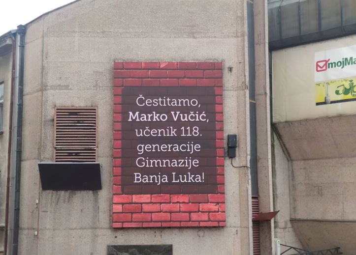 Bilbord u centru Banjaluke: Marko Vučić je učenik generacije Gimnazije!