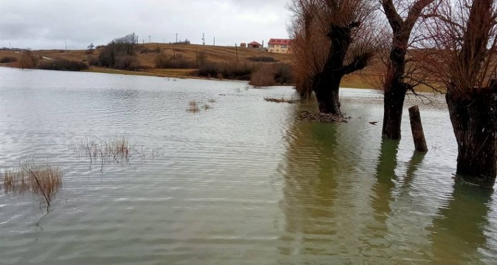 Kritično u Gacku: U selu Zagradci voda duboka i do 10 metara