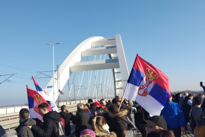 Blokirana sva tri mosta u Novom Sadu - Srpskacafe